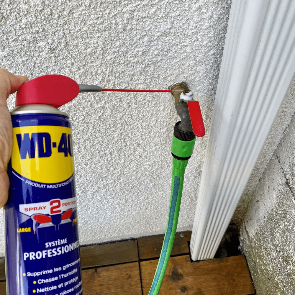 Le célèbre Produit Multifonction WD-40 avec son Spray Double Position